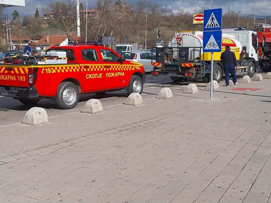 Велешките пожарникари спречија експлозија на цистерна крај бензинска ...
