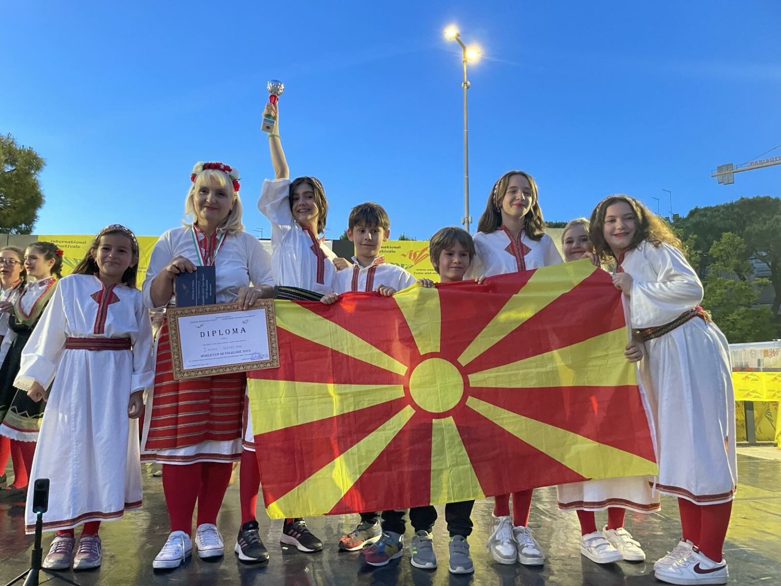 Хорот на ОУ „Кочо Рацин“ од Скопје на прво место на светскиот куп на ...