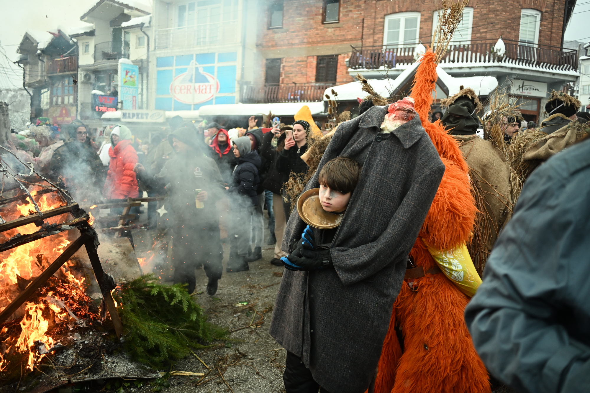 Со палење на маските заврши Вевчанскиот карневал - МКД.МК